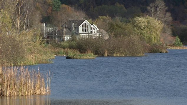 Le barrage du lac Beamish à Chelsea reste en place | Radio-Canada