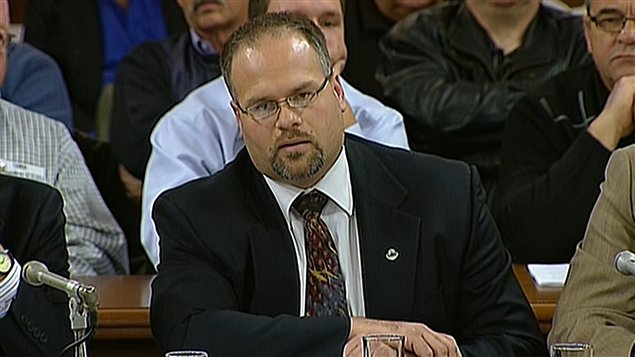 Québec éliminera le placement syndical, mais est prêt à jeter du lest | Radio-Canada