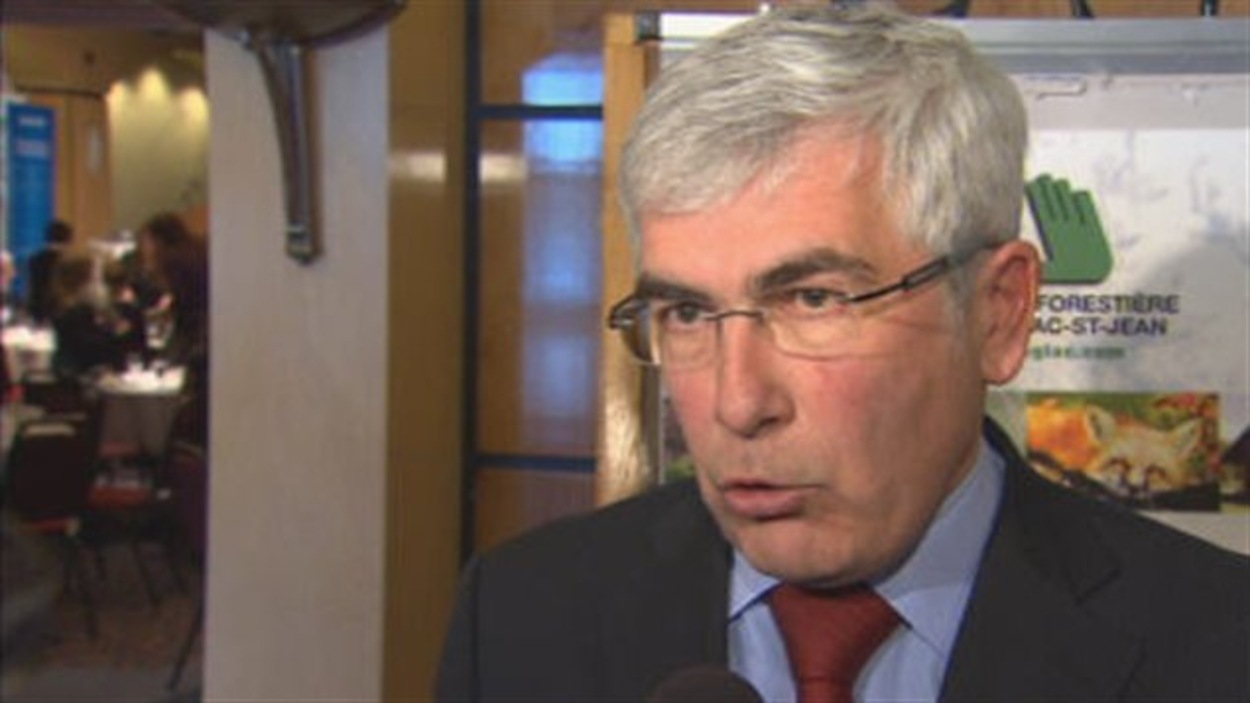 Le ministre Clément Gignac sert une mise en garde à AbitibiBowater ...