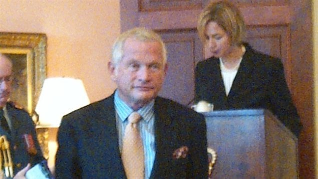 Timothy Aitken commente la dispute entourant des tableaux de la galerie ...