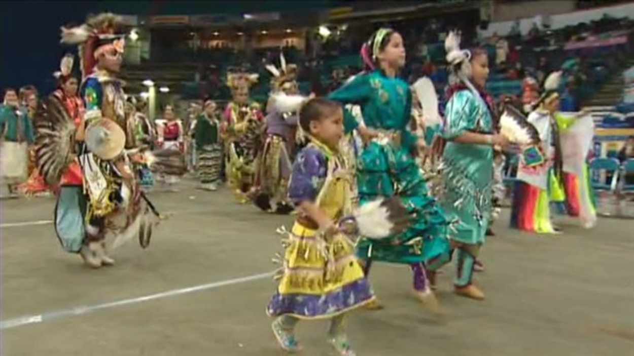 Un pow-wow à Saskatoon « pour garder la tradition vivante » | Radio-Canada
