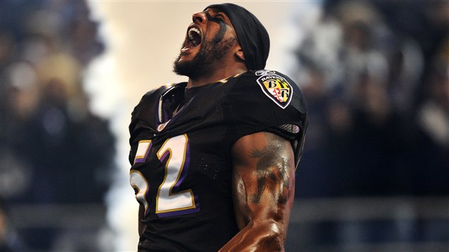 Ray Lewis rejouerait en 2012 | Radio-Canada