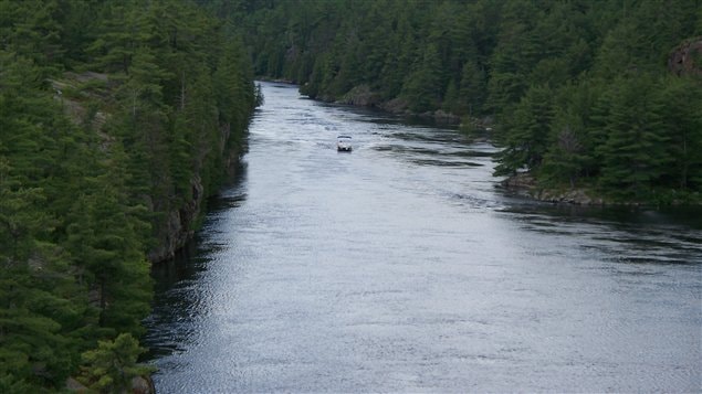 Deux nouveaux ponts sur la rivière des Français | Radio-Canada