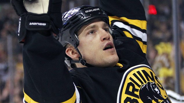 Trois matchs pour Ference | Radio-Canada