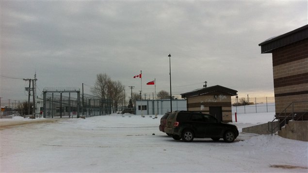 Le jury au procès de cinq détenus visite la prison de Milner Ridge ...