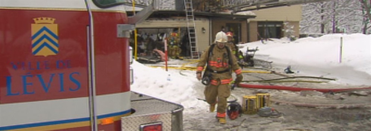 Pompiers occupés à Québec et Lévis | Radio-Canada