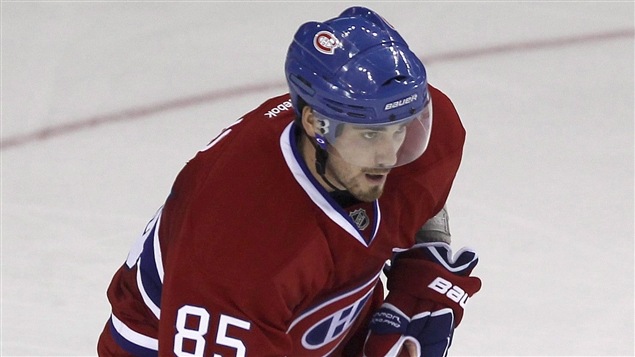 Ellis sous contrat | Radio-Canada