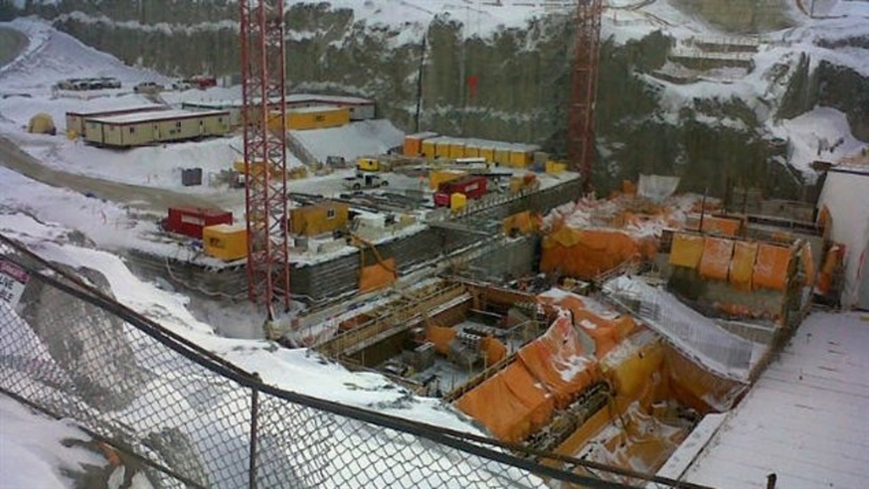 Vaste chantier hydroélectrique sur la rivière Mattagami dans le Nord de ...