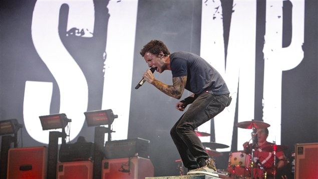 La fulgurante ascension de Simple Plan racontée dans un livre | Radio ...