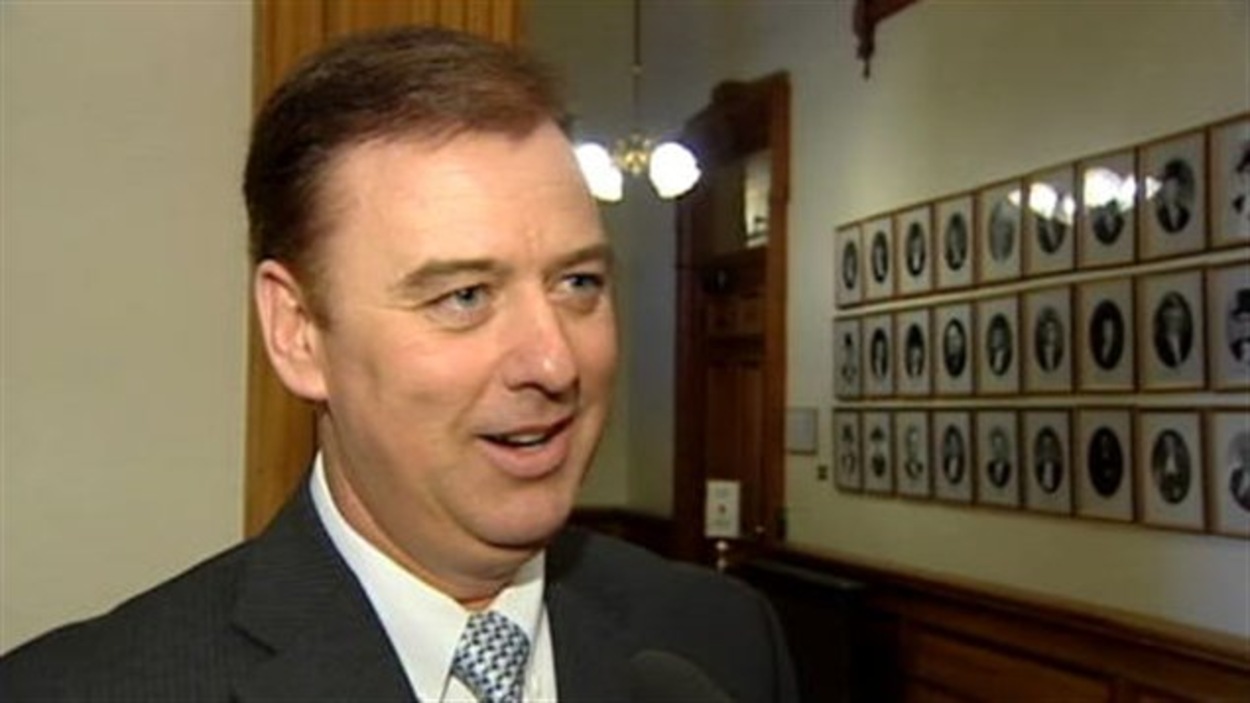 Centre naval : l'ex-ministre Paul Robichaud brise le silence | Radio-Canada