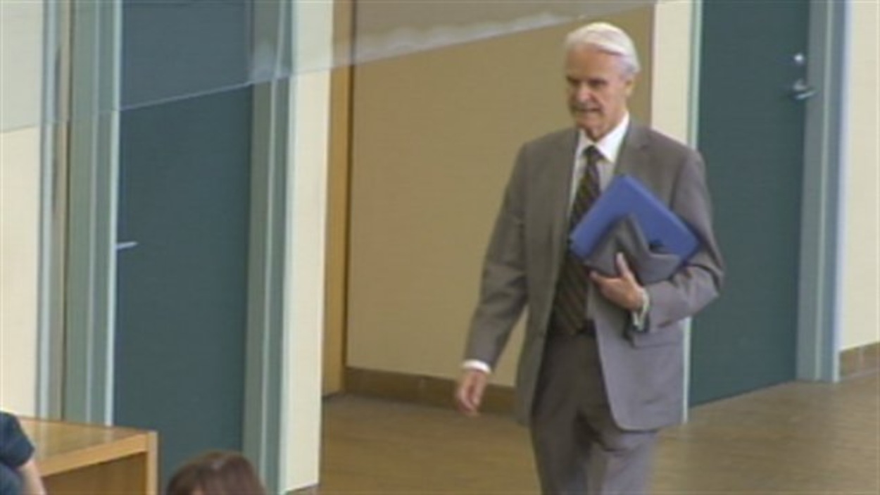 L'ancienne maîtresse de l'ex-juge Delisle à la barre | Radio-Canada