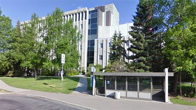 De l'amiante à l'Université de Calgary | Radio-Canada