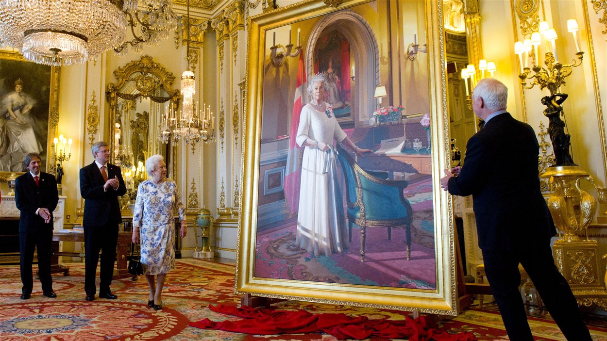 Stephen Harper rencontre la reine et dévoile un portrait | Radio-Canada