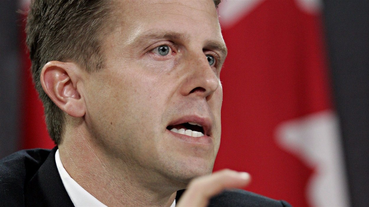 8600 signatures pour le retour de l'ombudsman | Radio-Canada