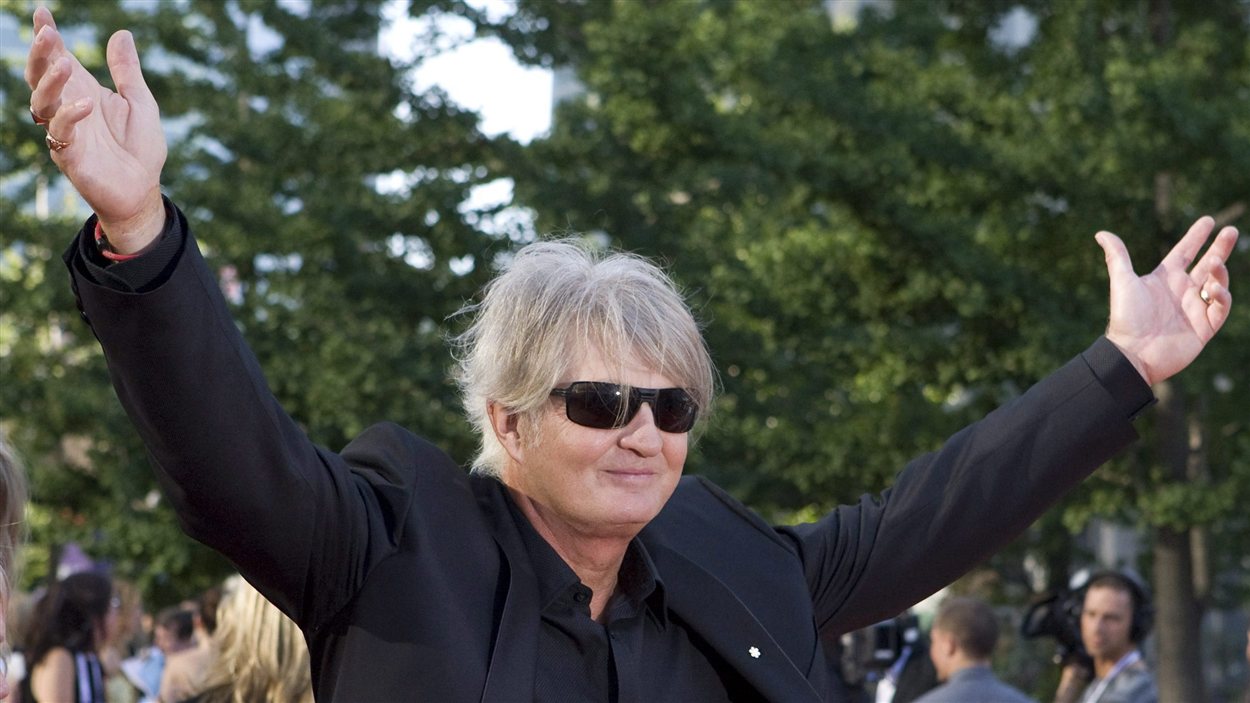 Le chanteur Tom Cochrane reçoit les clés de la ville de Winnipeg ...