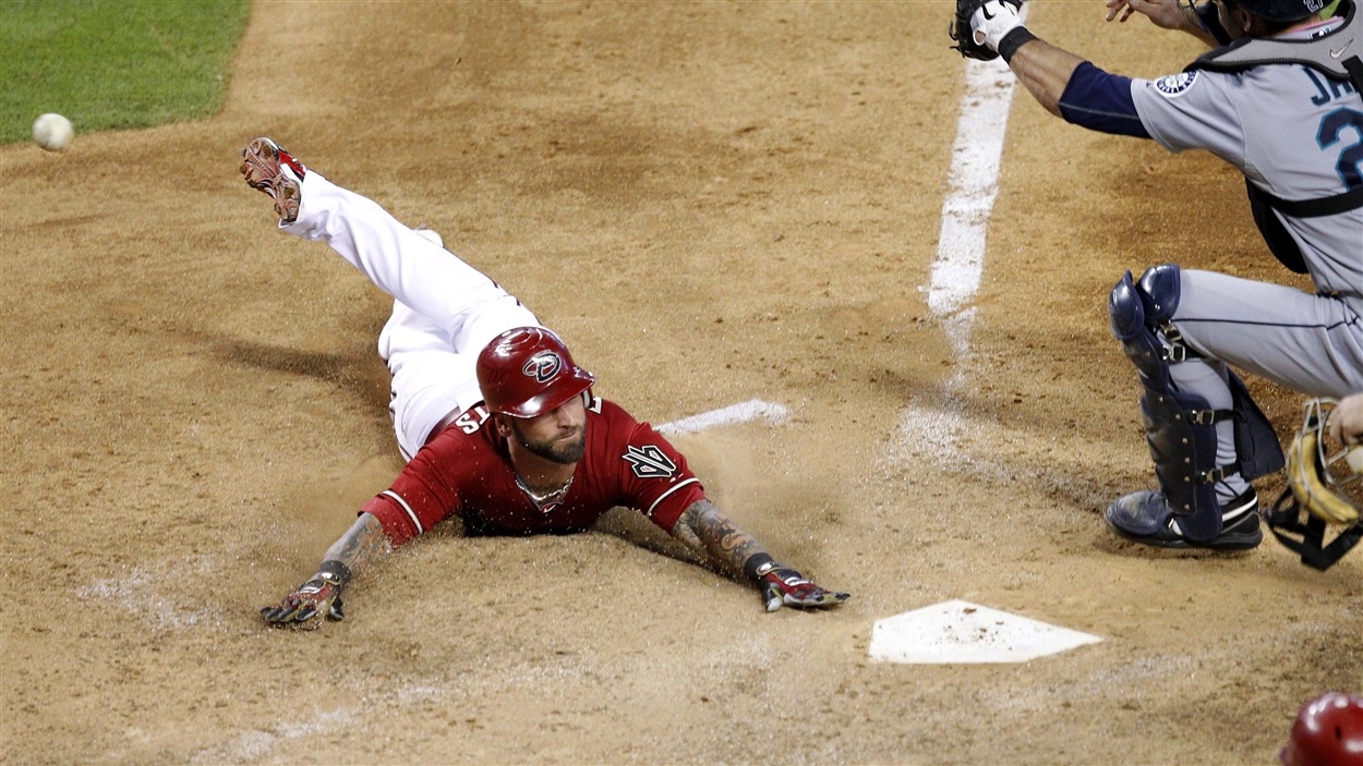 Roberts s'offre un circuit à l'intérieur du terrain | Radio-Canada