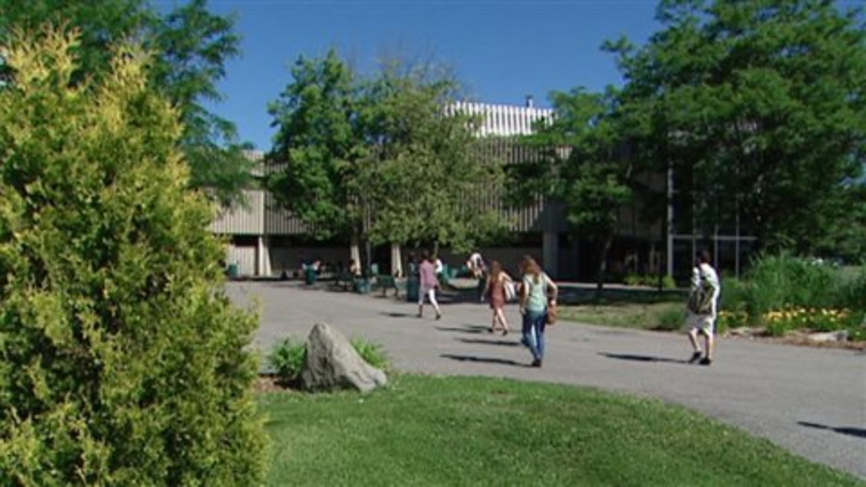 Fin de session tardive au Cégep de l'Outaouais | Radio-Canada