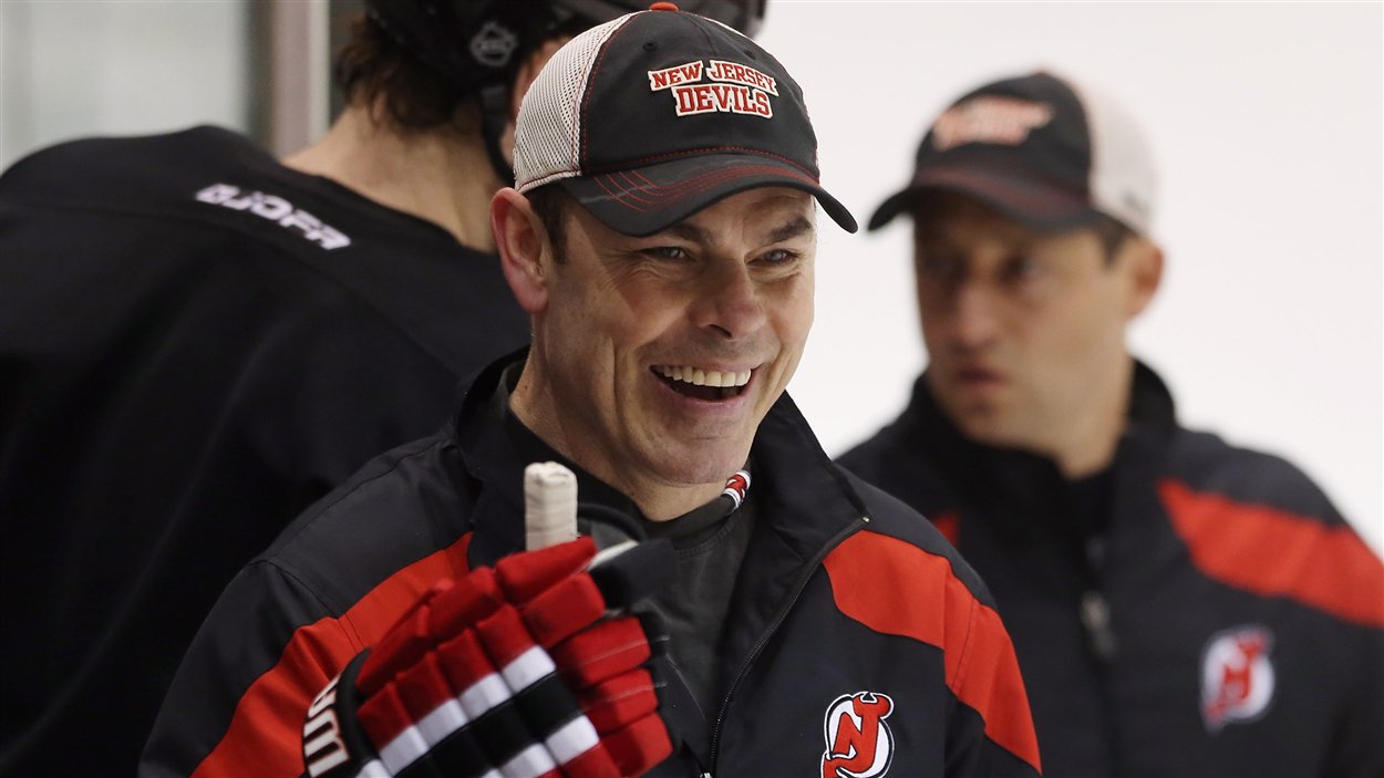 Oates remplace Hunter | Radio-Canada