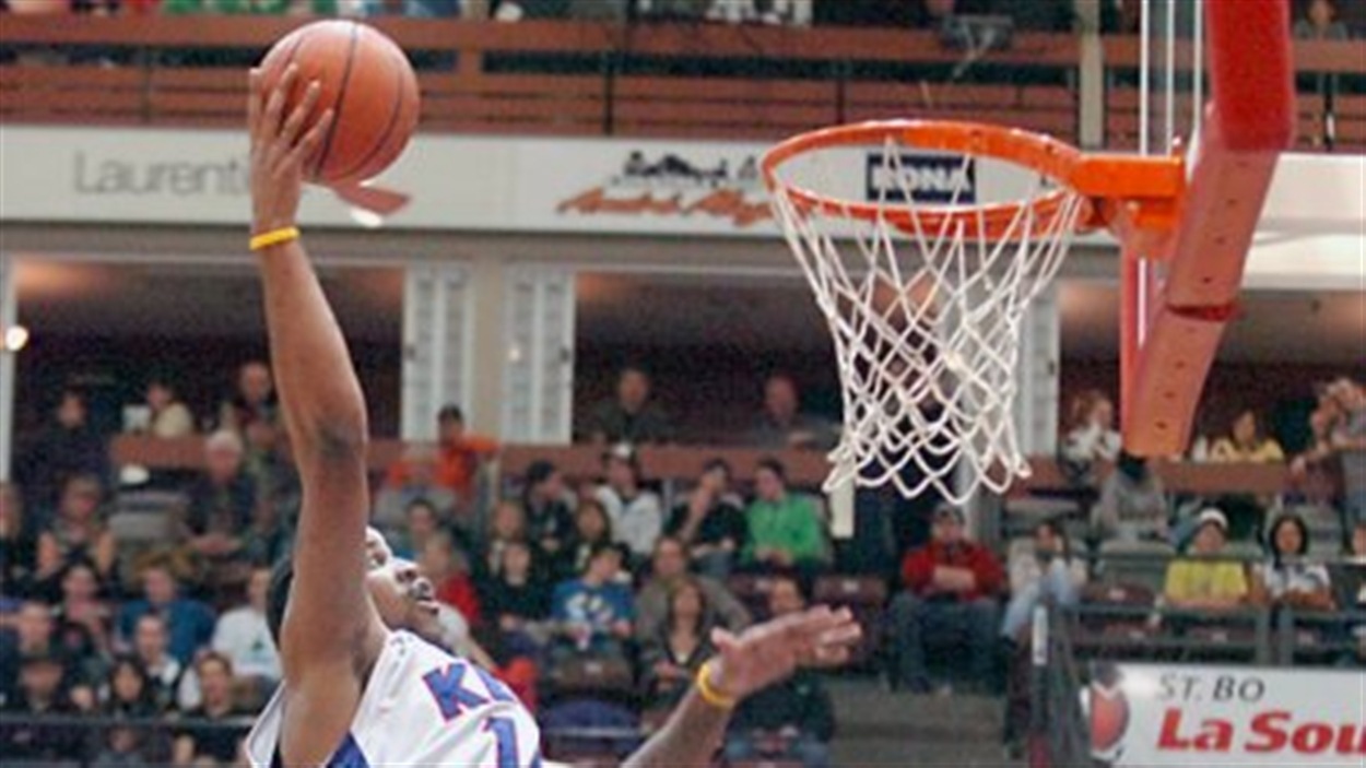 Basketball professionnel : les Kebs déménagent à Laval | Radio-Canada