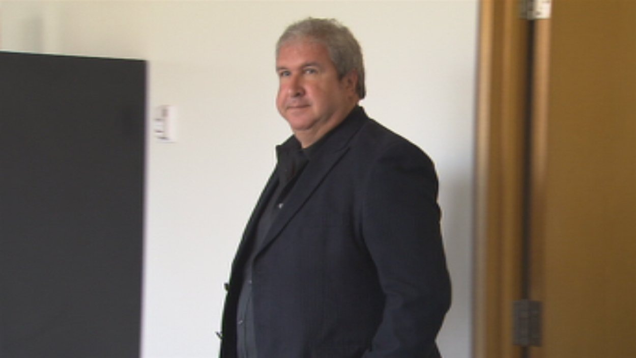 Robert Hakim subira trois procès distincts | Radio-Canada