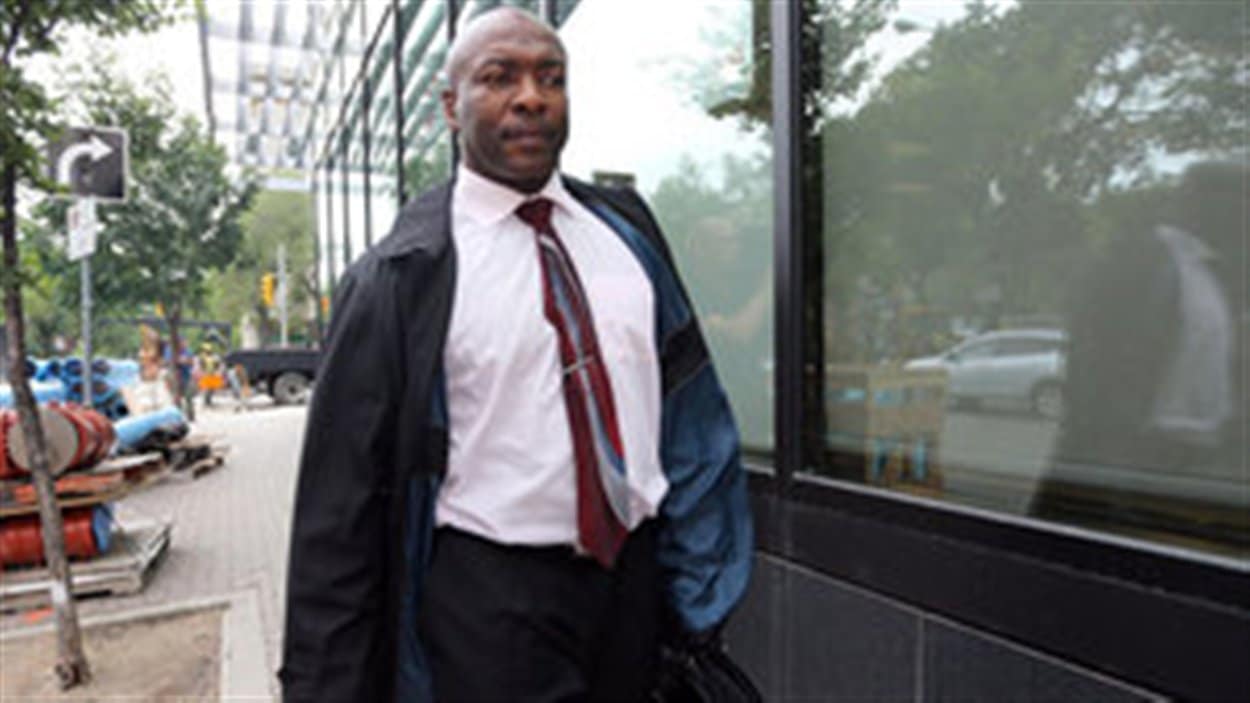 L'avocate de la juge Douglas attaque la crédibilité d'Alex Chapman ...