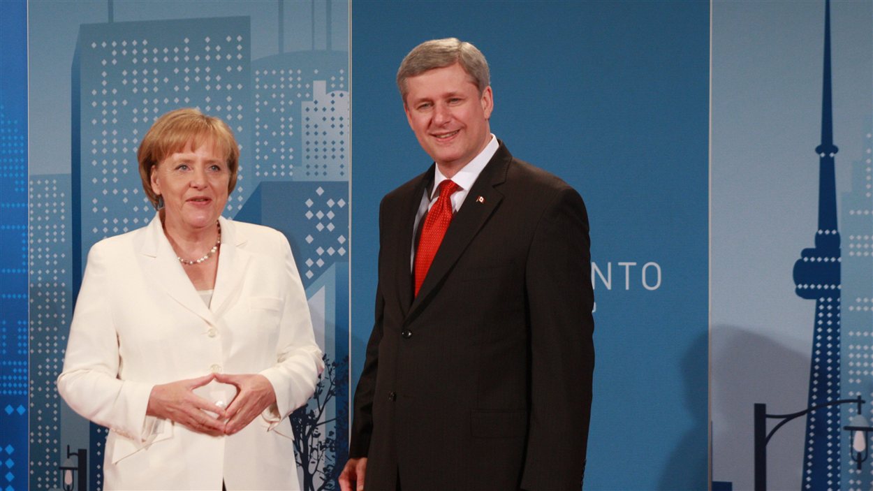 Stephen Harper accueillera Angela Merkel en août | Radio-Canada