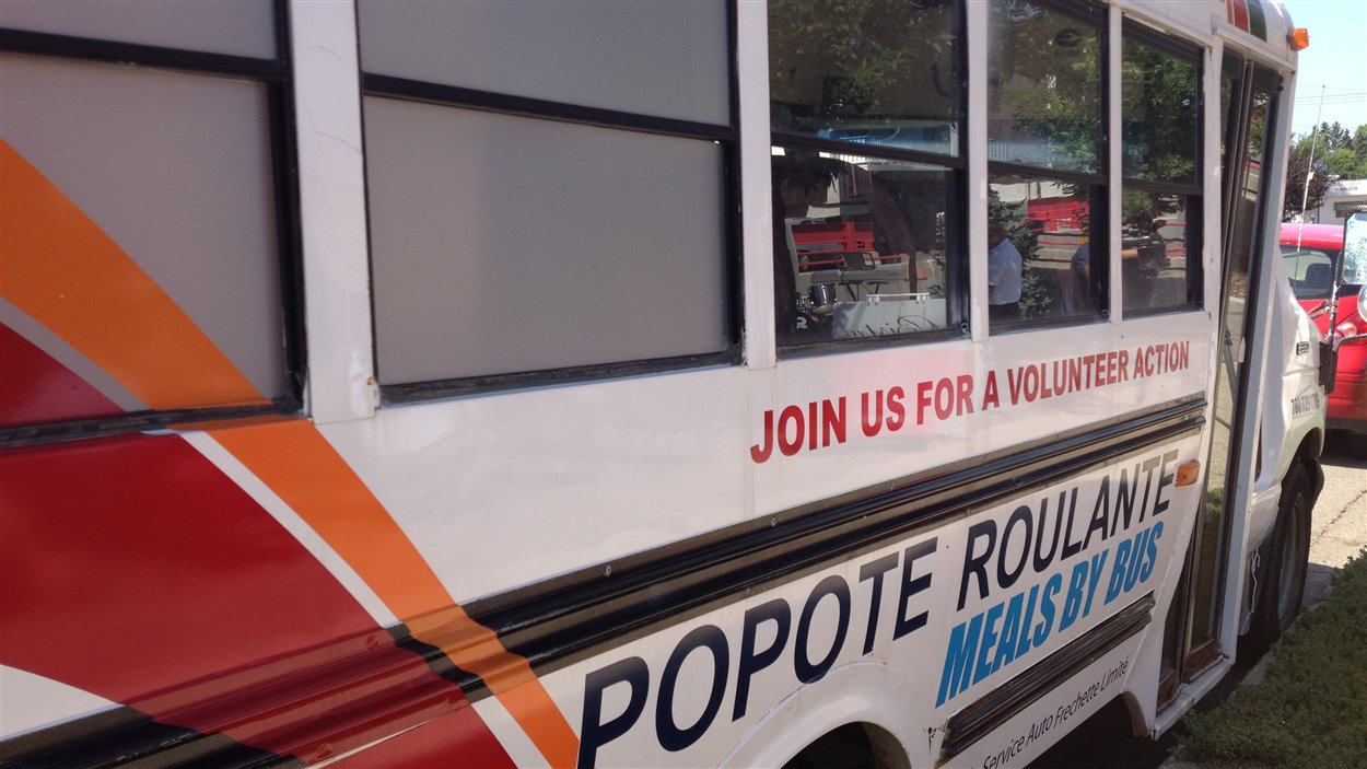 Lancement d'une popote roulante à Edmonton | Radio-Canada