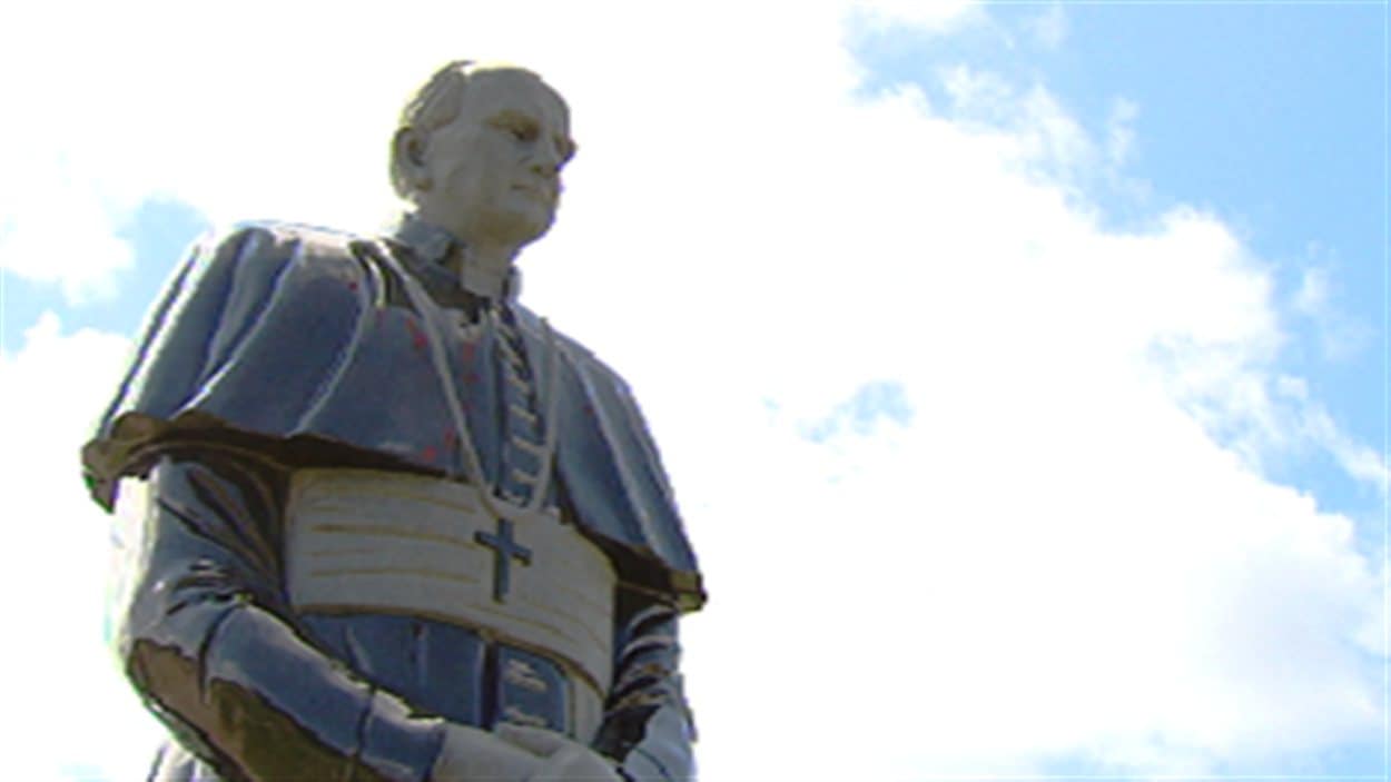 Une statue plus grande que nature pour Mgr Marcel-François Richard ...