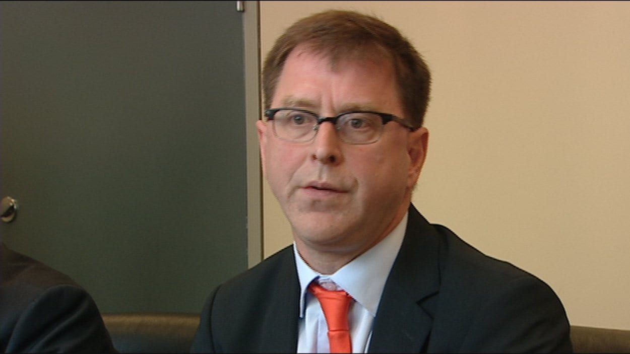 Adrian Dix annulerait l'entente d'évaluation environnementale avec le ...