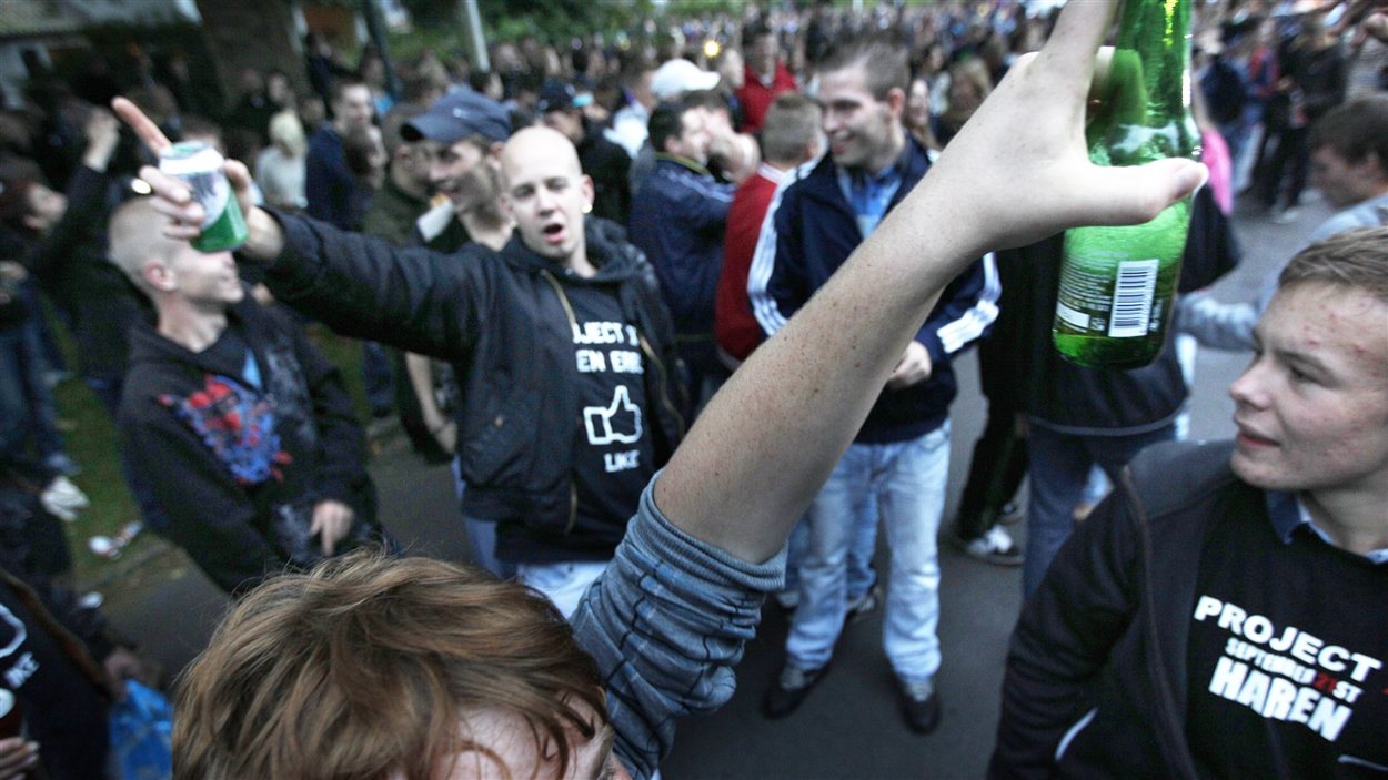 Invitation virale sur Facebook : une fête dérape aux Pays-Bas | Radio ...