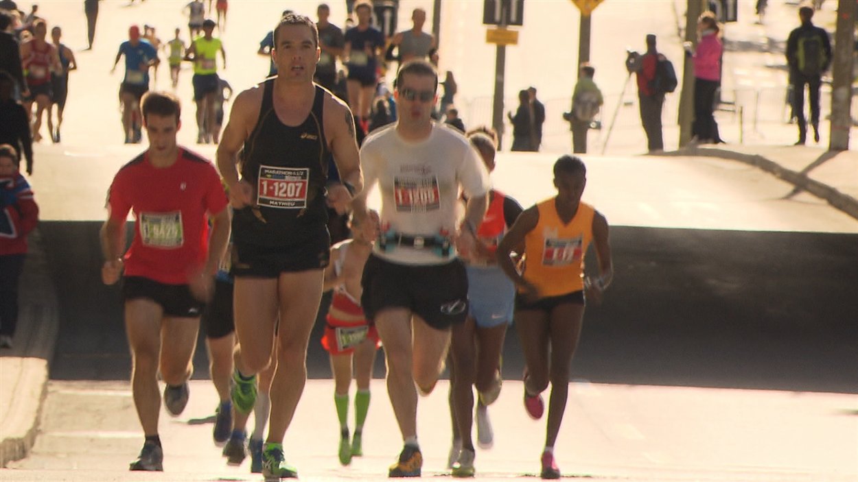 3000 coureurs de plus que l'an dernier au marathon de Montréal | Radio ...