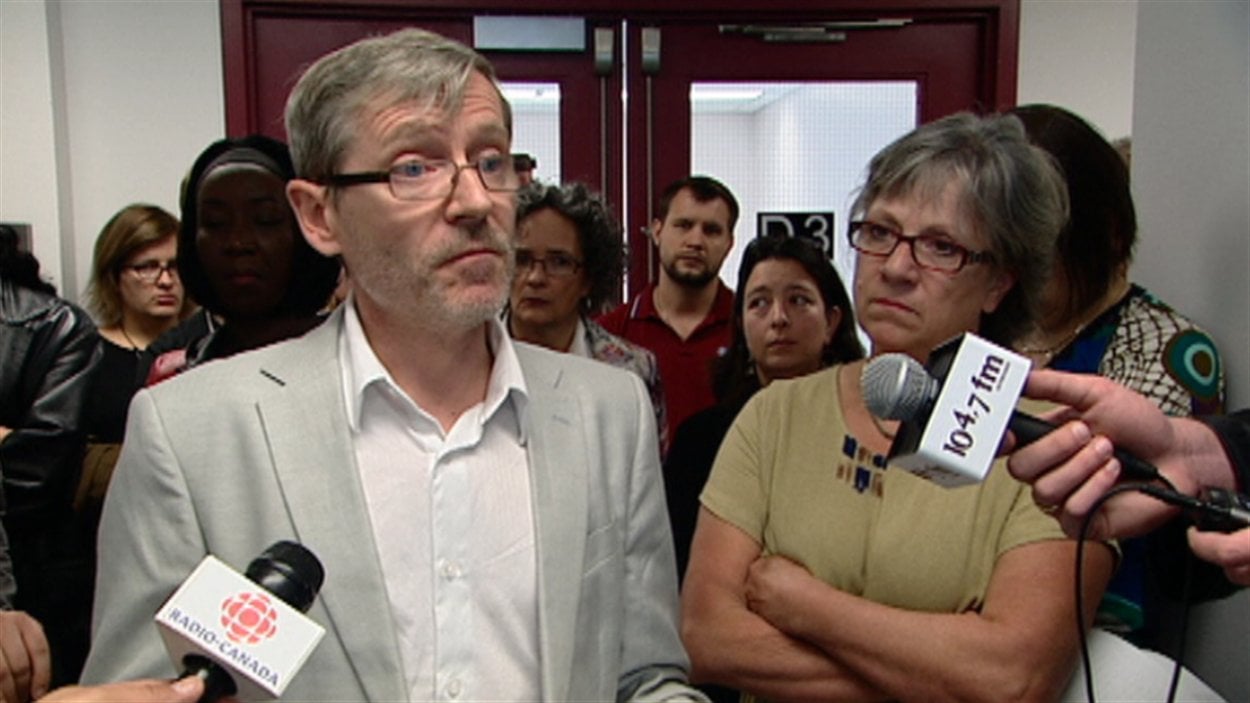 Un professeur de l'UQO arrêté lors d'une manifestation demande des ...