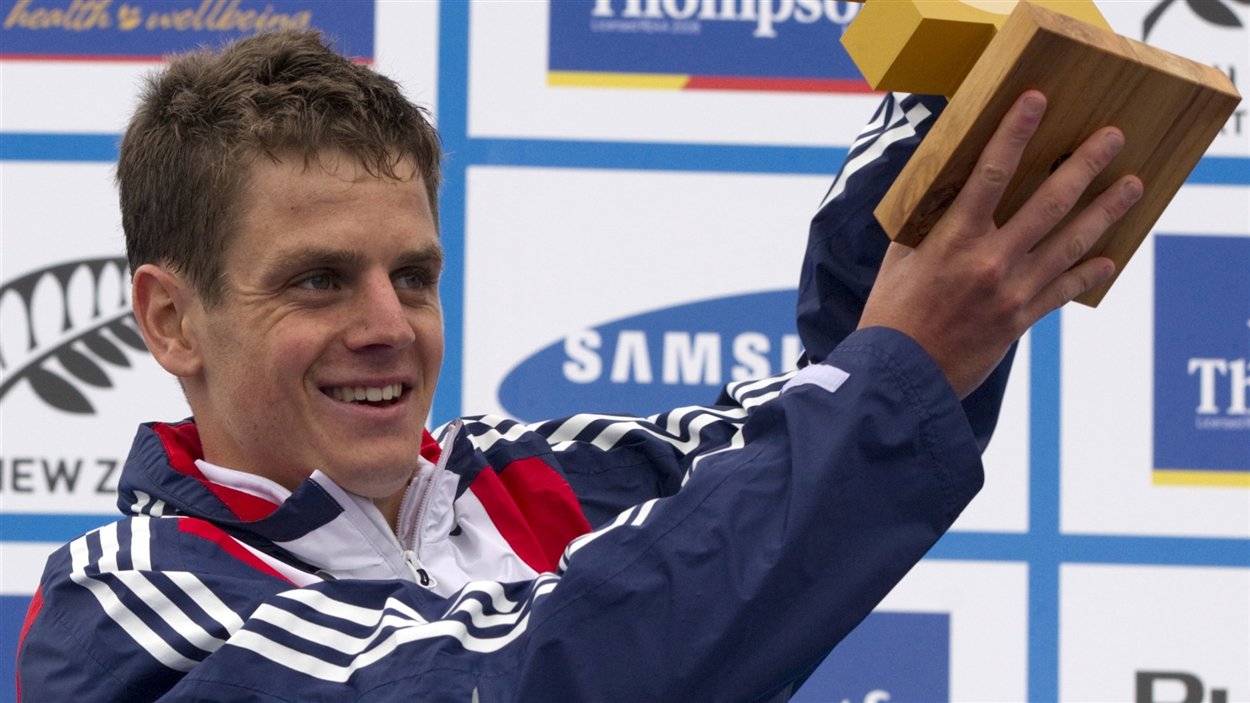 Jonathan Brownlee remporte la série mondiale au triathlon | Radio-Canada