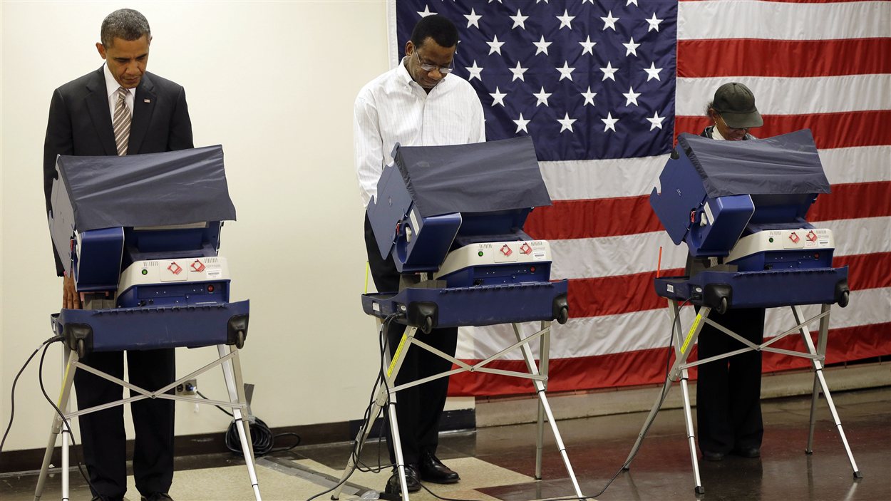 Obama vote par anticipation à Chicago | Radio-Canada