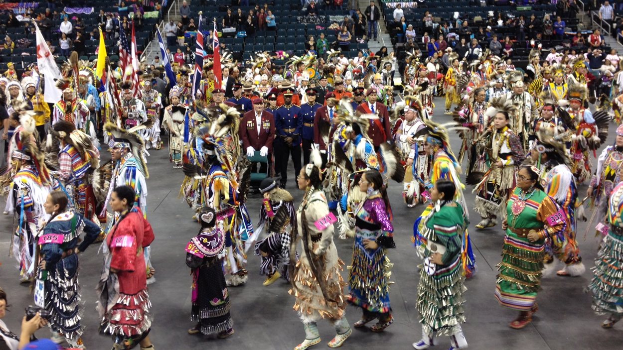 Hommage à Lorna Blacksmith en marge du Pow Wow Manito Ahbee | Radio-Canada