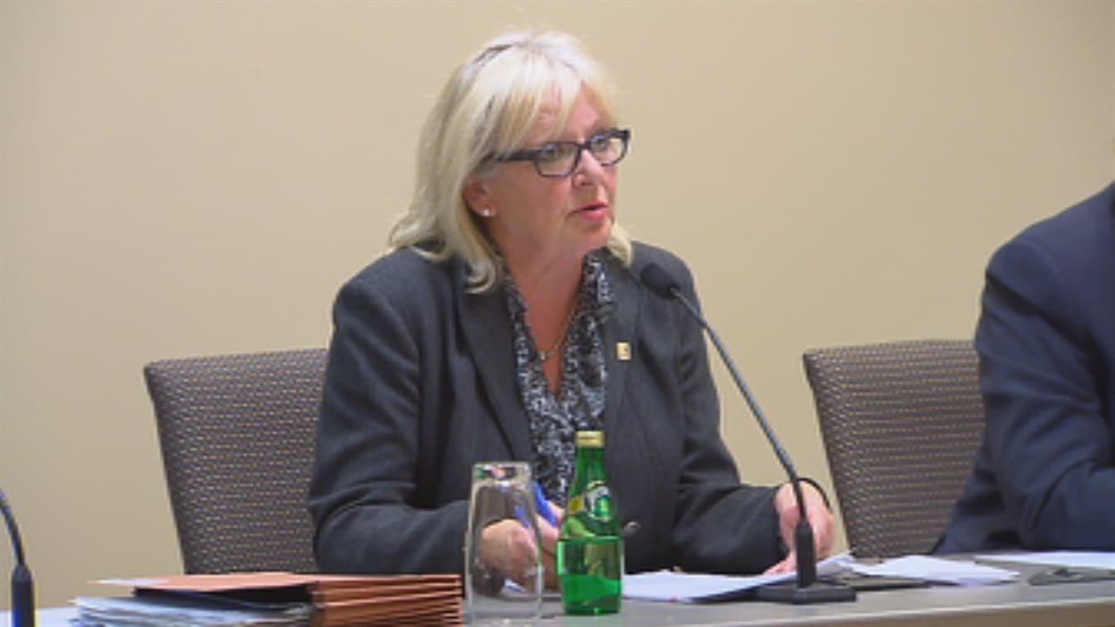 La mairesse Danielle Roy-Marinelli dément une crise à Lévis | Radio-Canada