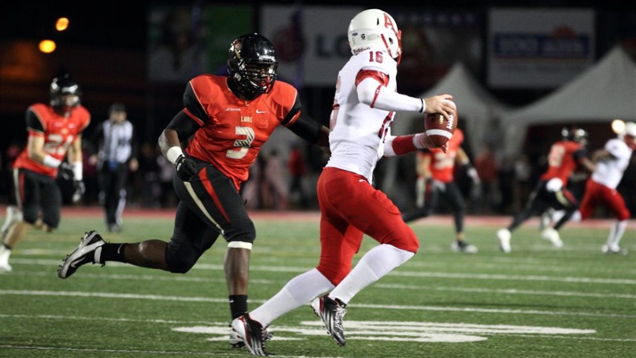 Football universitaire : Frédéric Plesius meilleur joueur défensif au ...