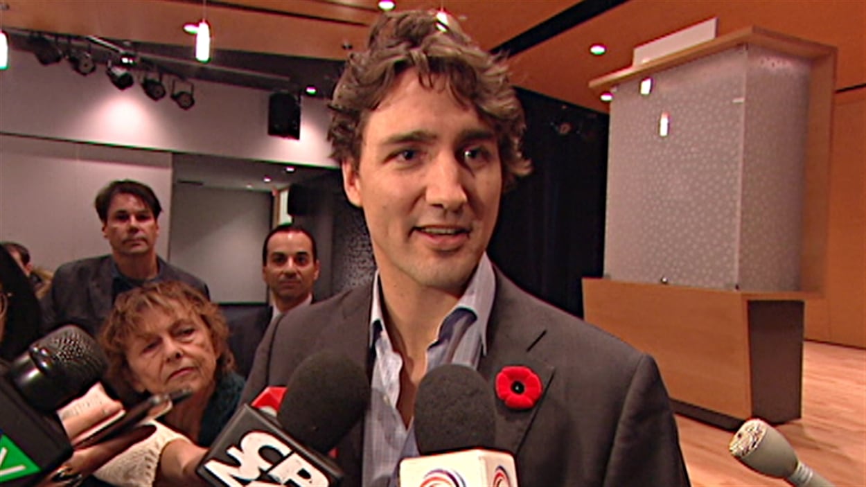 Justin Trudeau en mode séduction dans l'Est ontarien | Radio-Canada