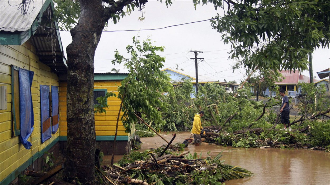 Le cyclone Evan frappe les Samoa | Radio-Canada