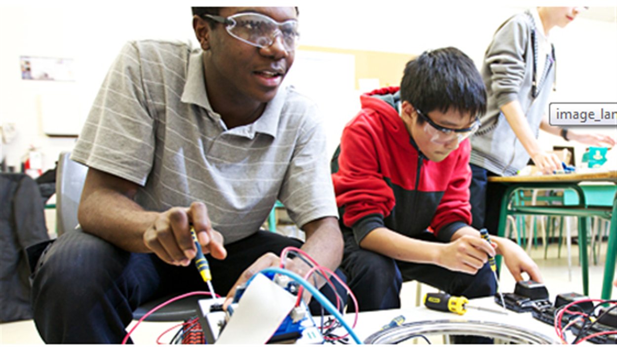 Plus de 900 élèves québécois créeront un robot qui jouera au frisbee ...