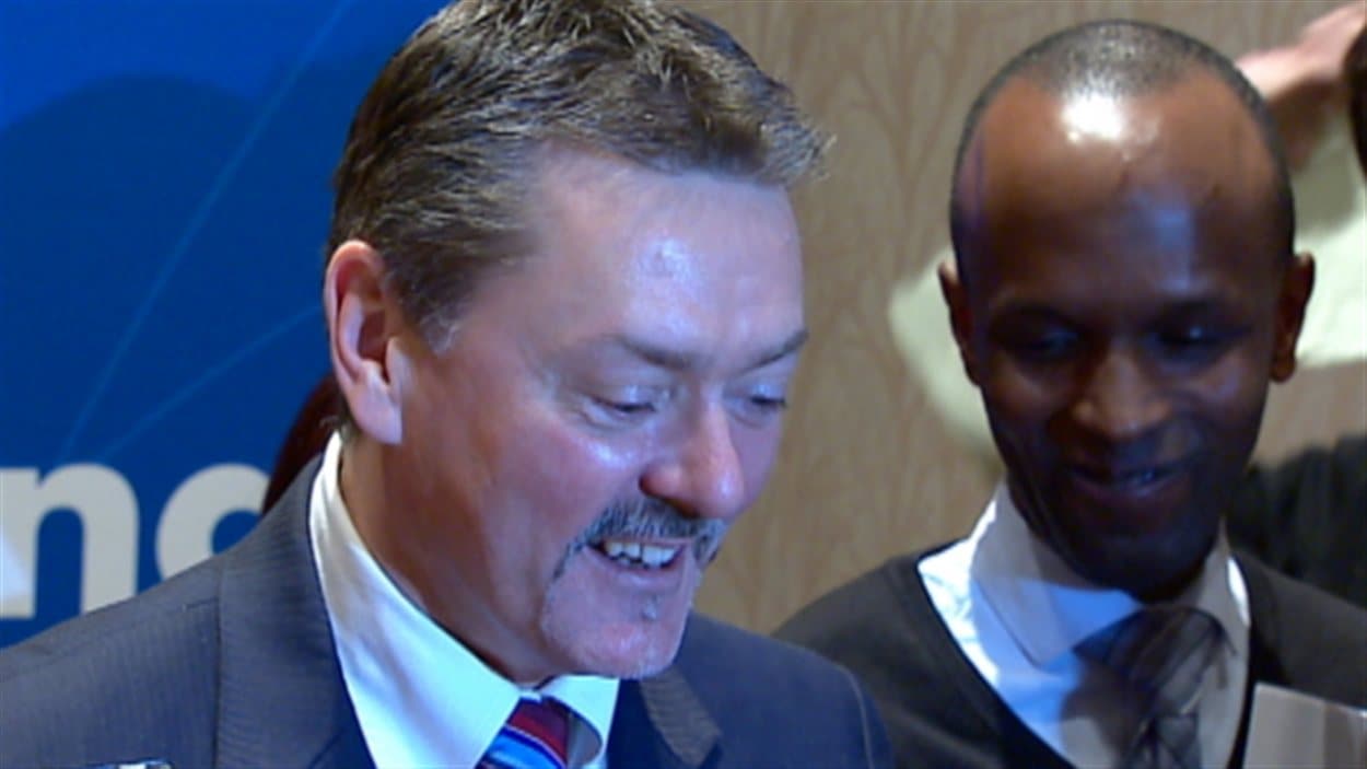 L'Alberta ne prévoit pas de hausses de taxes pour le moment | Radio-Canada