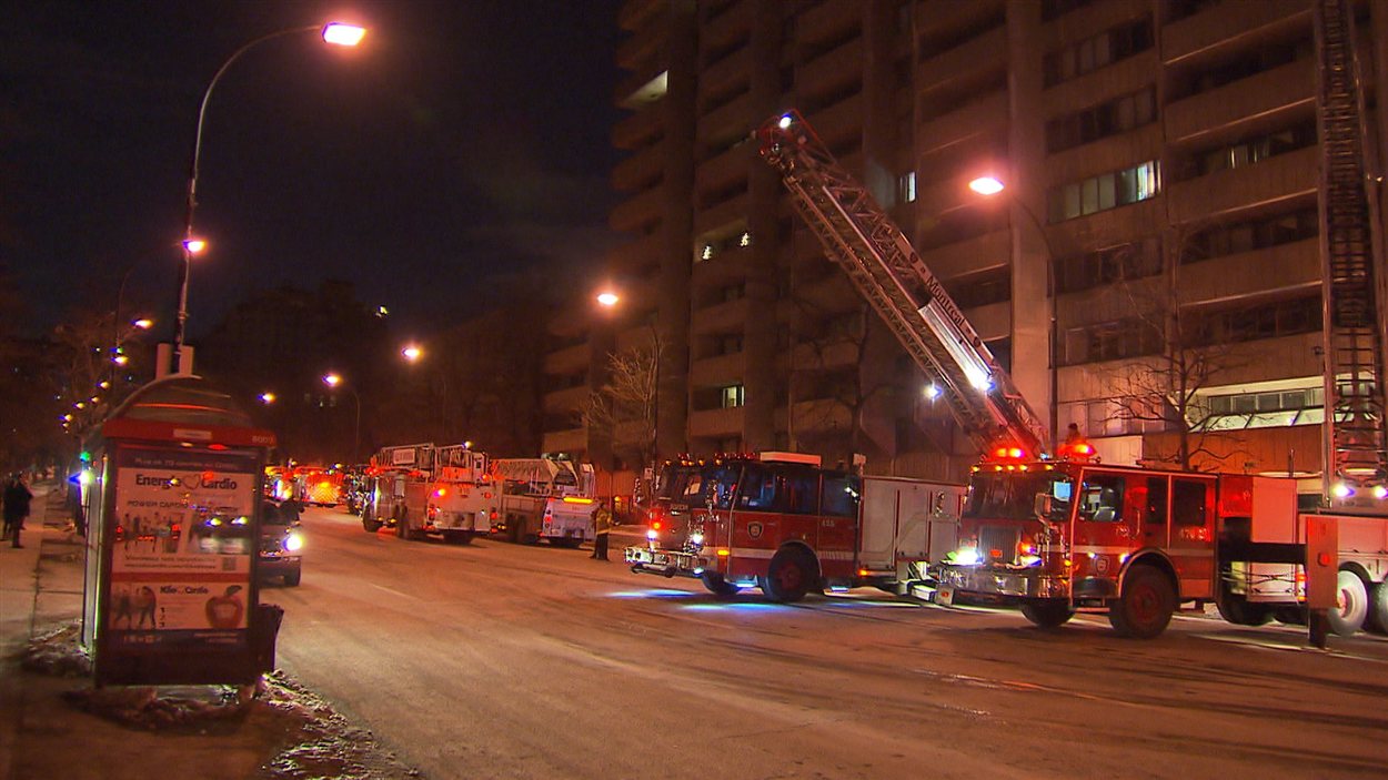 Un incendie force l'évacuation de 200 personnes | Radio-Canada