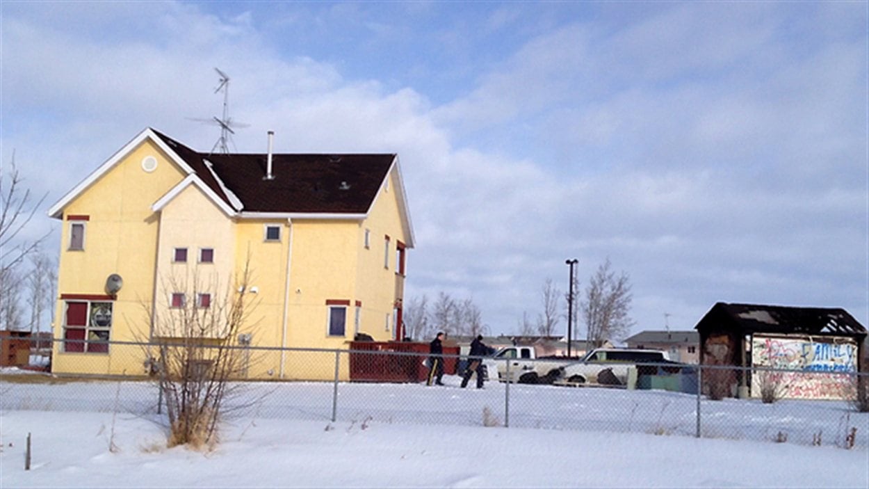 Un jeune meurt après des coups de feu à Hobbema | Radio-Canada