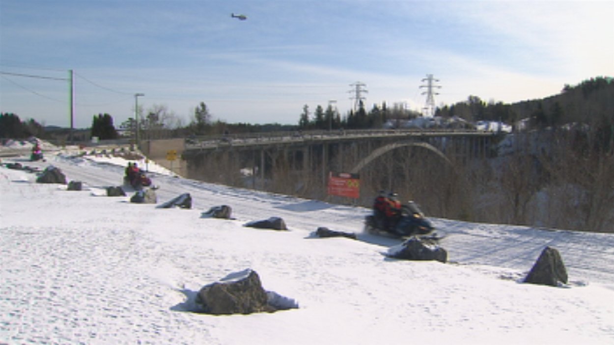Le pont d'aluminium devrait rouvrir en mai | Radio-Canada
