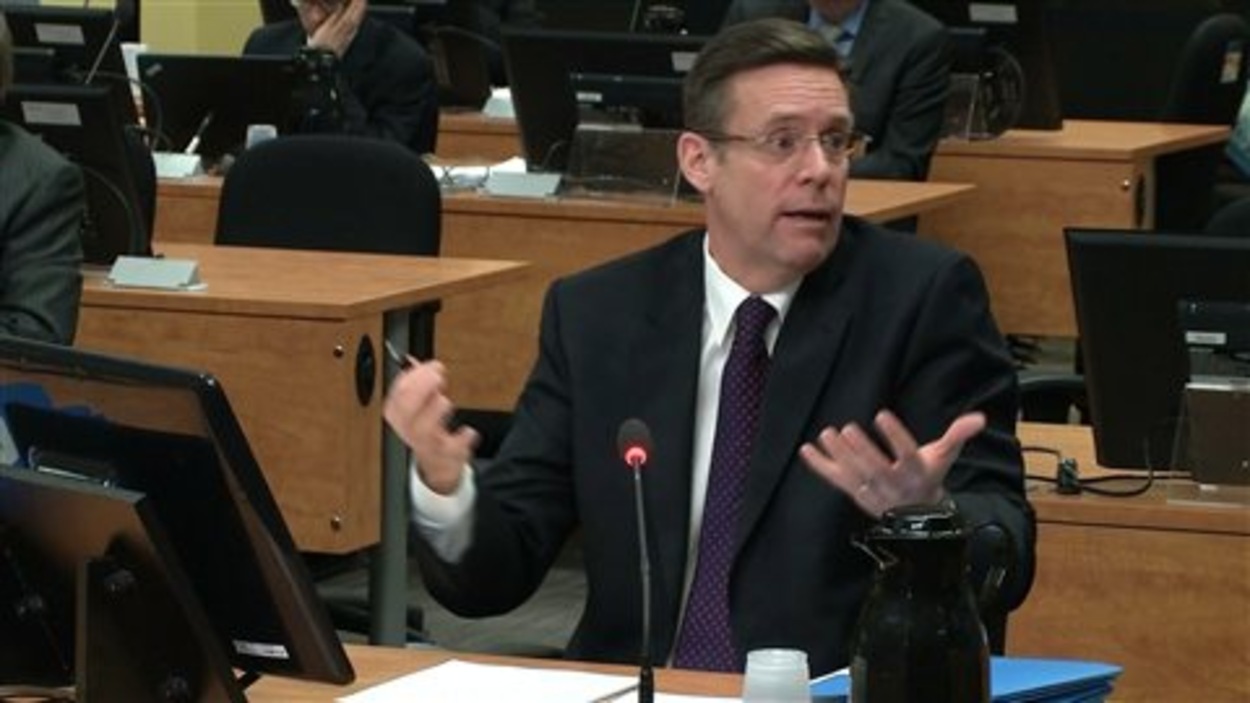 Marcil dément avoir favorisé des firmes pour des contrats en échange d ...