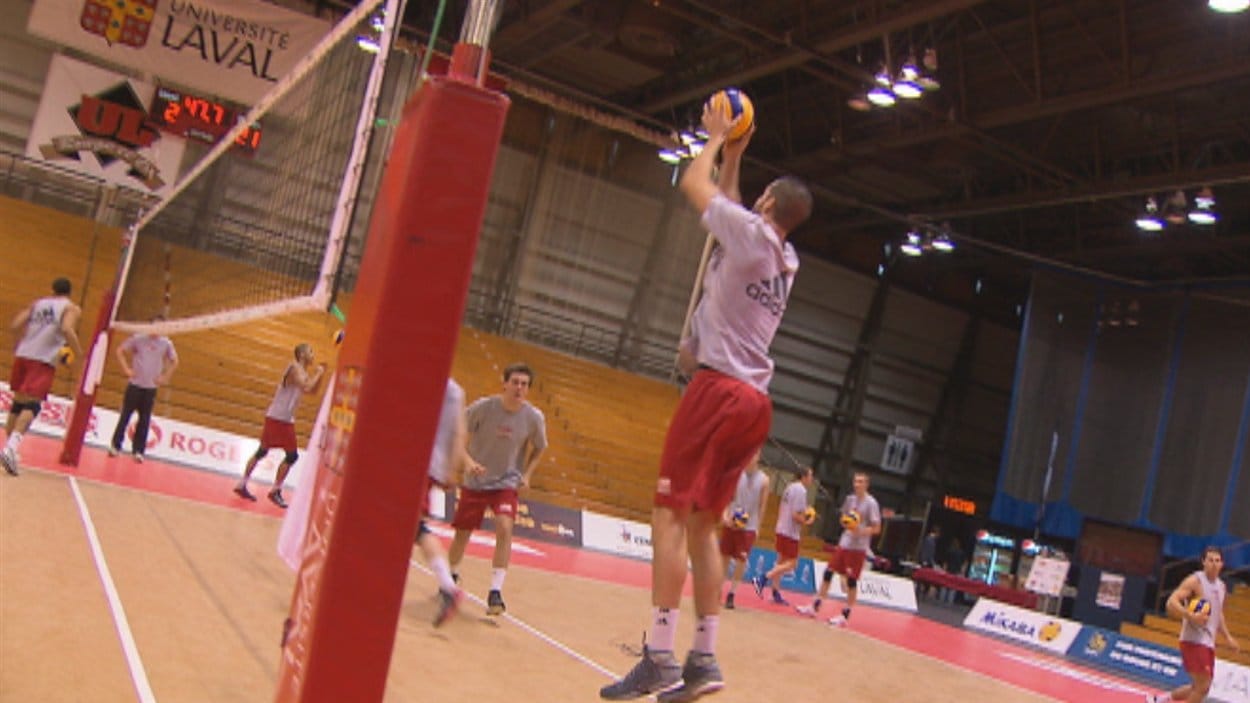 Début du Championnat canadien universitaire de volley-ball | Radio-Canada