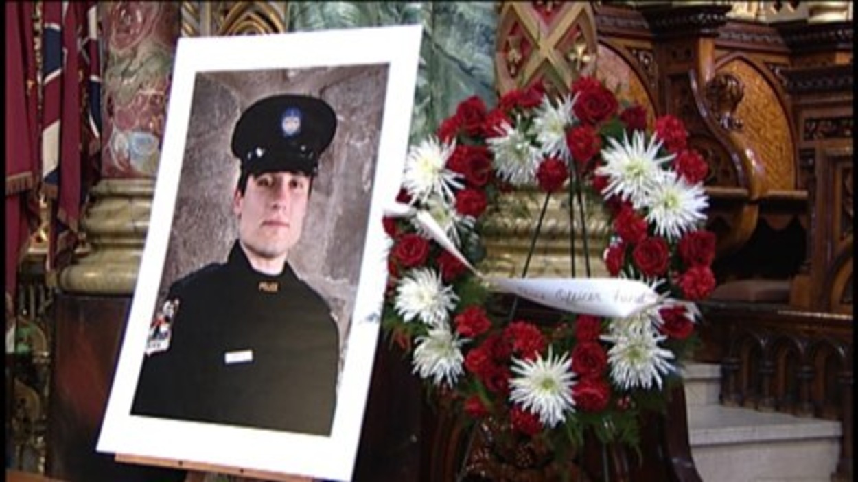 Un dernier adieu à l'agent Steve Déry d'Ottawa | Radio-Canada