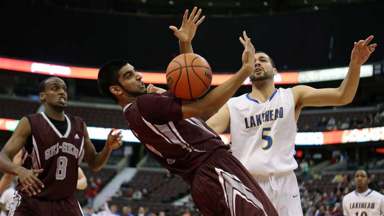 Les Ravens affronteront les Thunderwolves au basketball universitaire ...