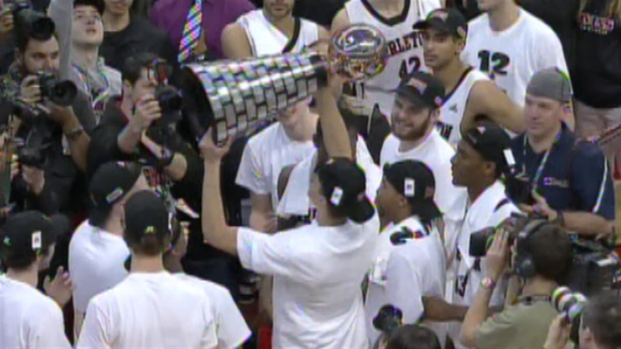 Les Ravens conservent leur titre de champions | Radio-Canada