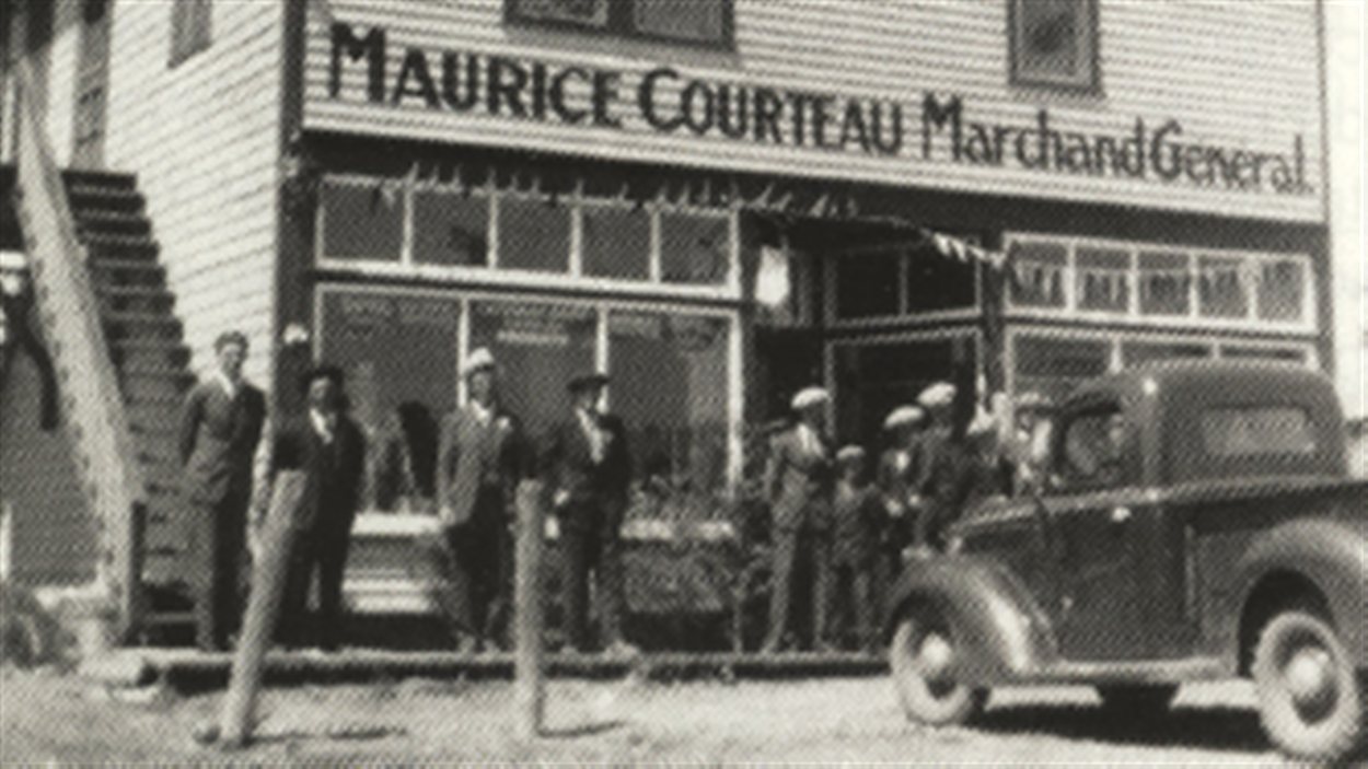 Le magasin Courteau en voie de démolition à Zenon Park | Radio-Canada